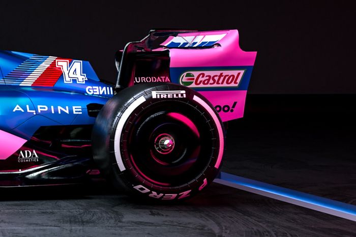 Las fotos del Alpine A522 de Alonso y Ocon en sus dos versiones