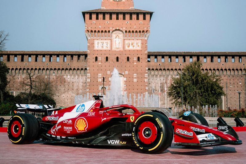 Fotogallery F1 | Gli scatti più belli dello show Ferrari a Milano