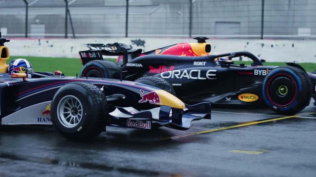 Red Bull F1 met RB1 en RB20 over circuit Silverstone - Formule 1 video's
