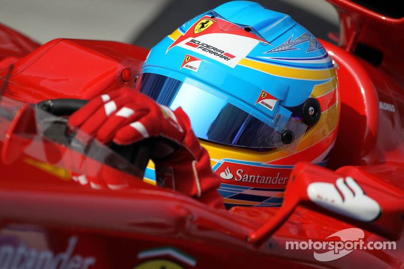 Alonso F1's shock leader at soggy Sepang